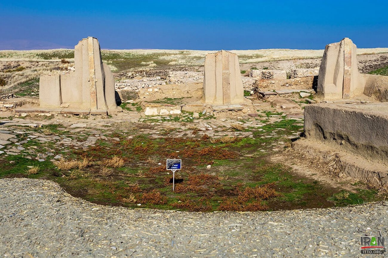 Hassanloo Hill Photo Gallery - Iran Travel and Tourism