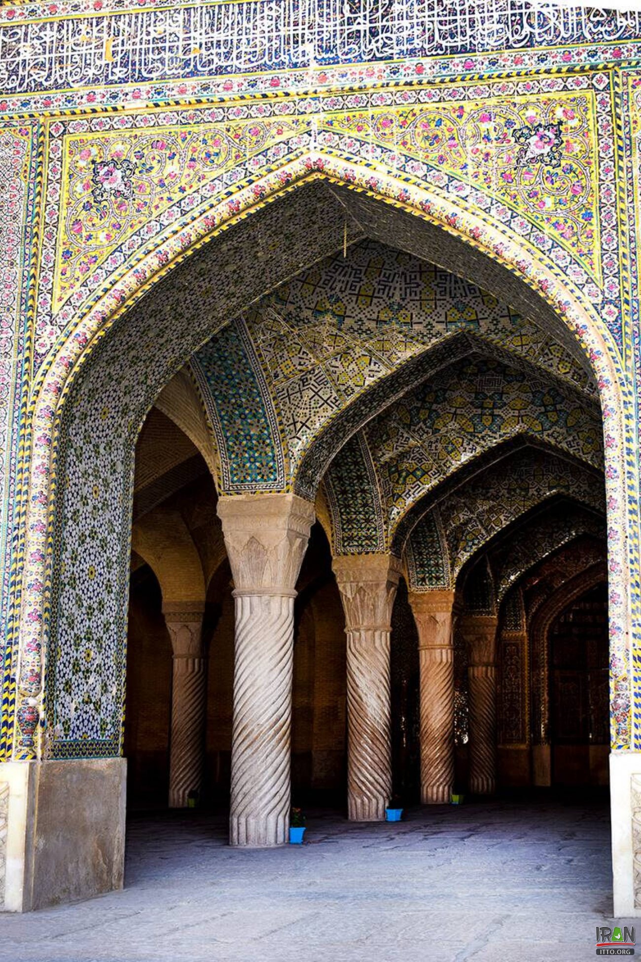 Vakil Mosque Photo Gallery - Iran Travel and Tourism