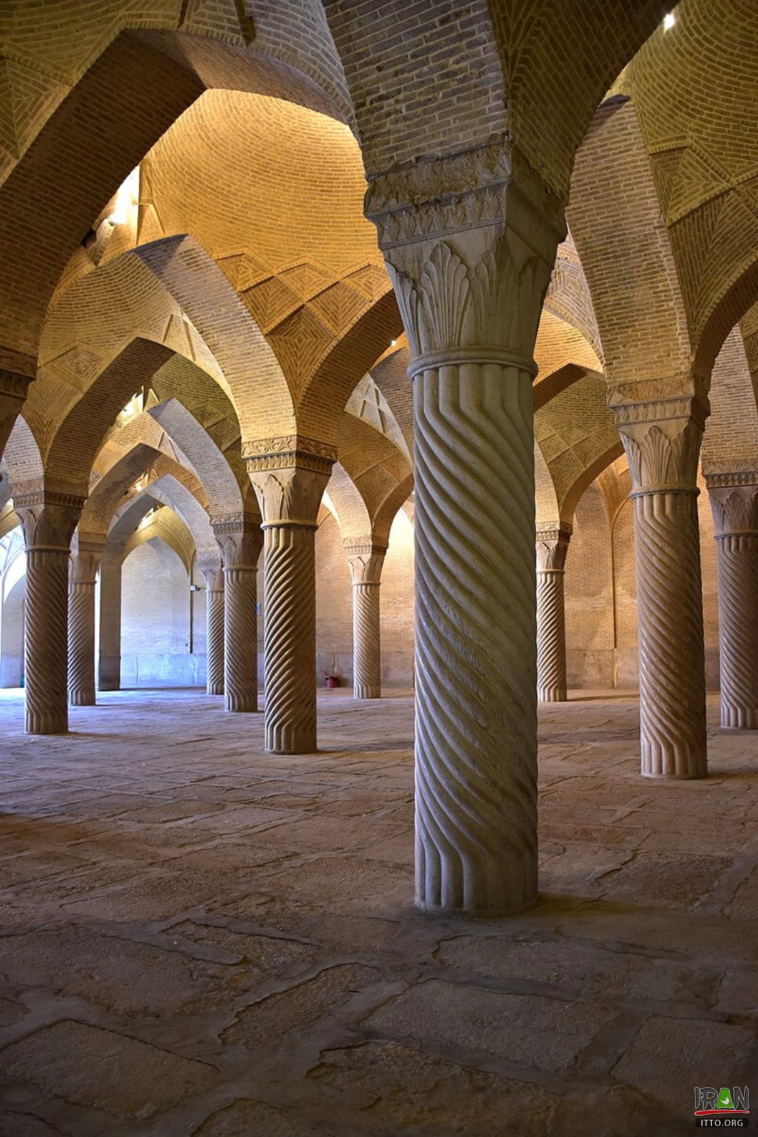 Vakil Mosque Photo Gallery - Iran Travel and Tourism